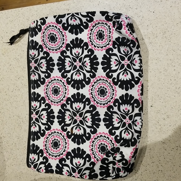 thirty-one | Bags | Thirty One Zipper Bag Blackpink And White Patterned ...